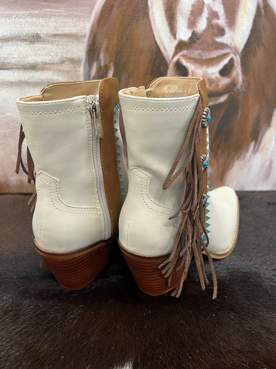 GIZELLE WHITE BOOT– Cherokee Trading Post OK