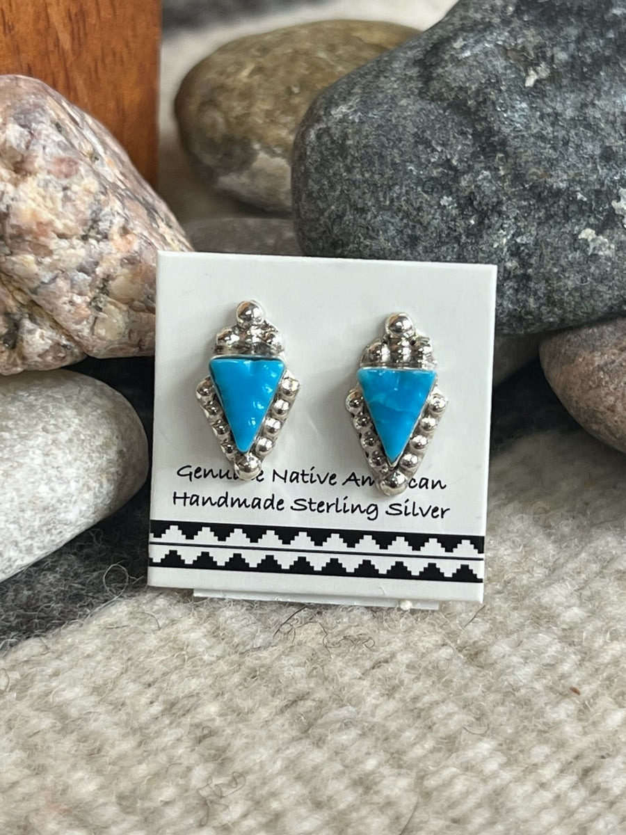 Muscle Shell Stud Earrings– Cherokee Trading Post OK